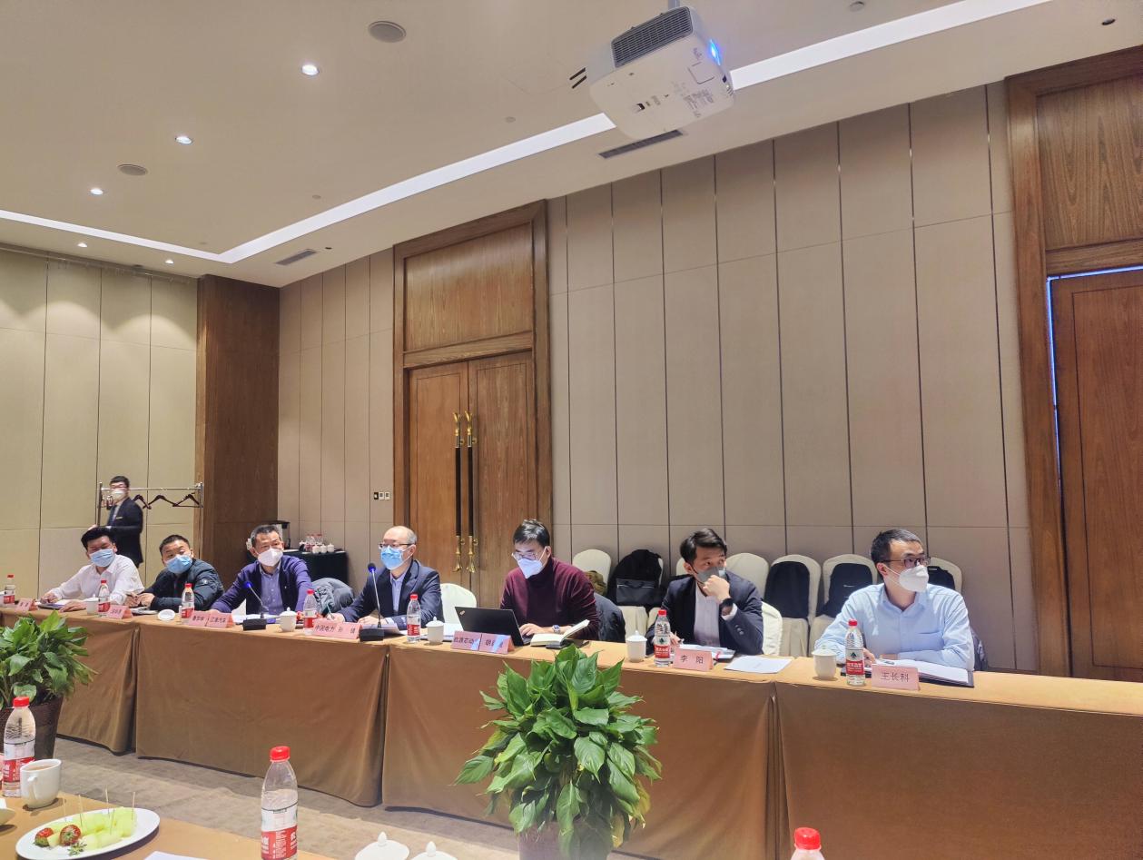 阿拉善盟行政公署 工作信息 我盟与中电国际招商洽谈
